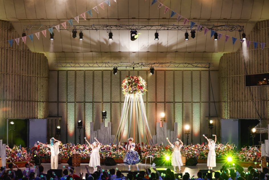 Kyary Pamyu Pamyu Performs on a Flower-Filled Stage at Hibiya Open Air ...