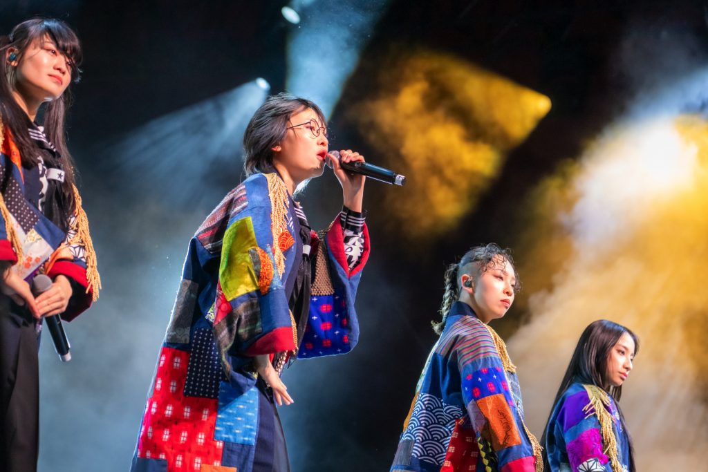 新しい学校のリーダーズ、世界最大級のフェス「コーチェラ」でGOBI STAGEの大トリを飾る45分間の単独パフォーマンス ...